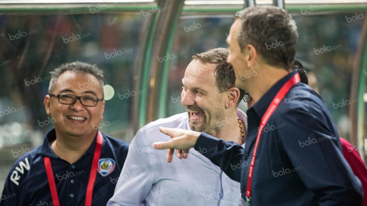 Dejan Antonic Diminta Hentikan Perburuan Pemain