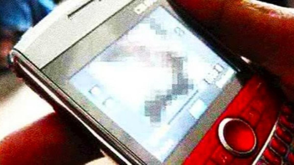 Wali Kota Pekanbaru Akhirnya Pecat Camat yang Rekam Anak Buah Tanpa Busana