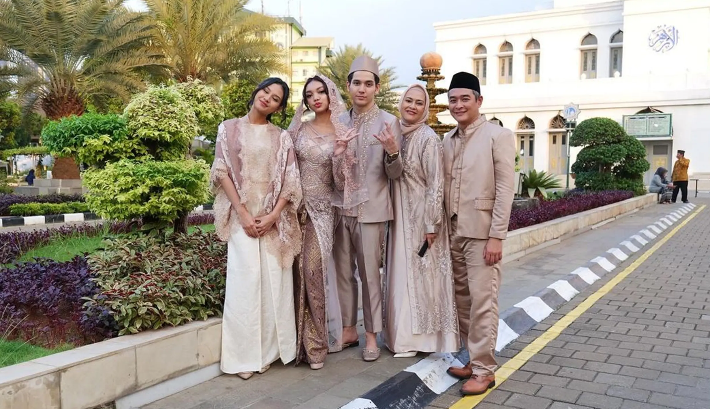Potret Naura Ayu dan Fadi Alaydrus Pakai Baju Pengantin, Main di Santri ...