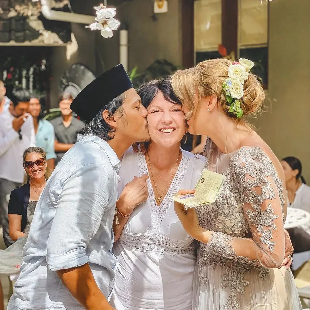 Istri Mayky Wongkar Melahirkan Bayi Perempuan di Bali - ShowBiz Liputan6.com