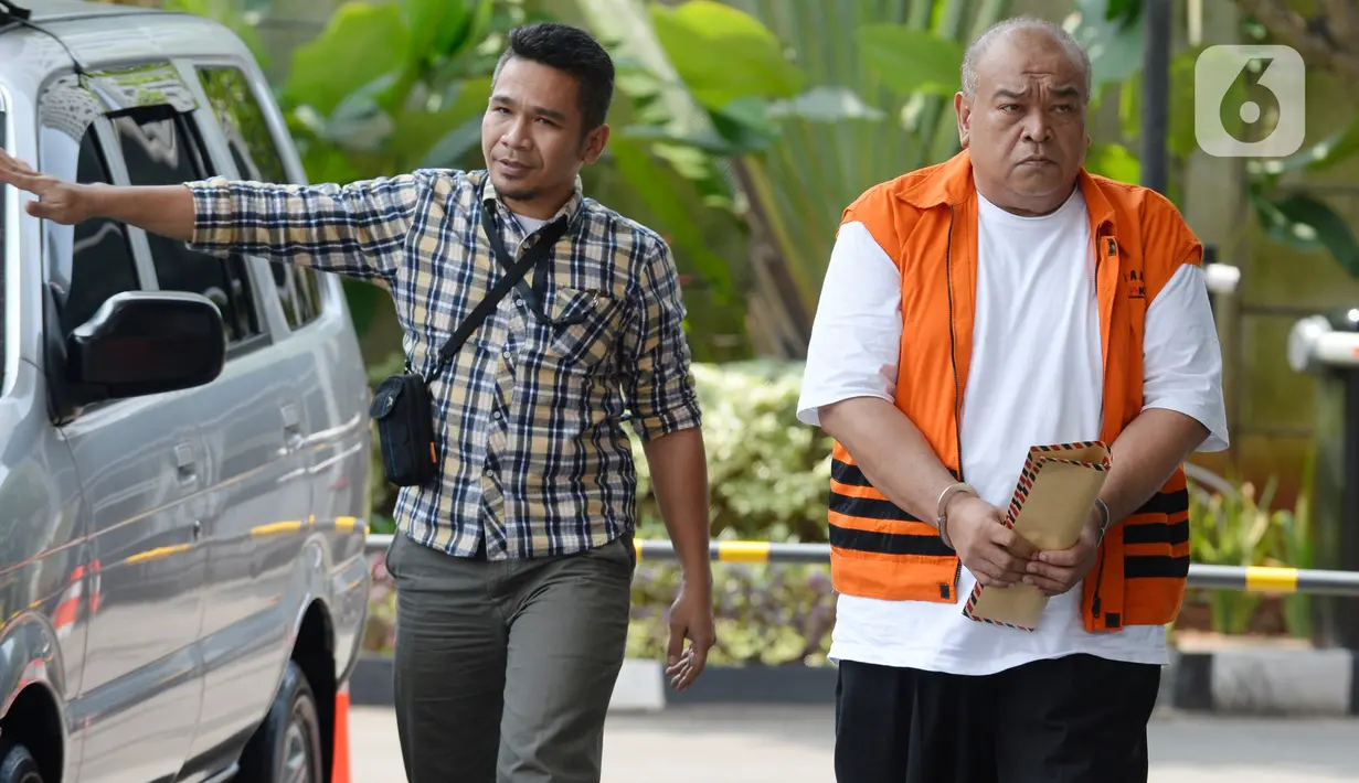 FOTO: Lengkapi Berkas, KPK Cecar Penyuap Bupati Solok Selatan - Foto Liputan6.com