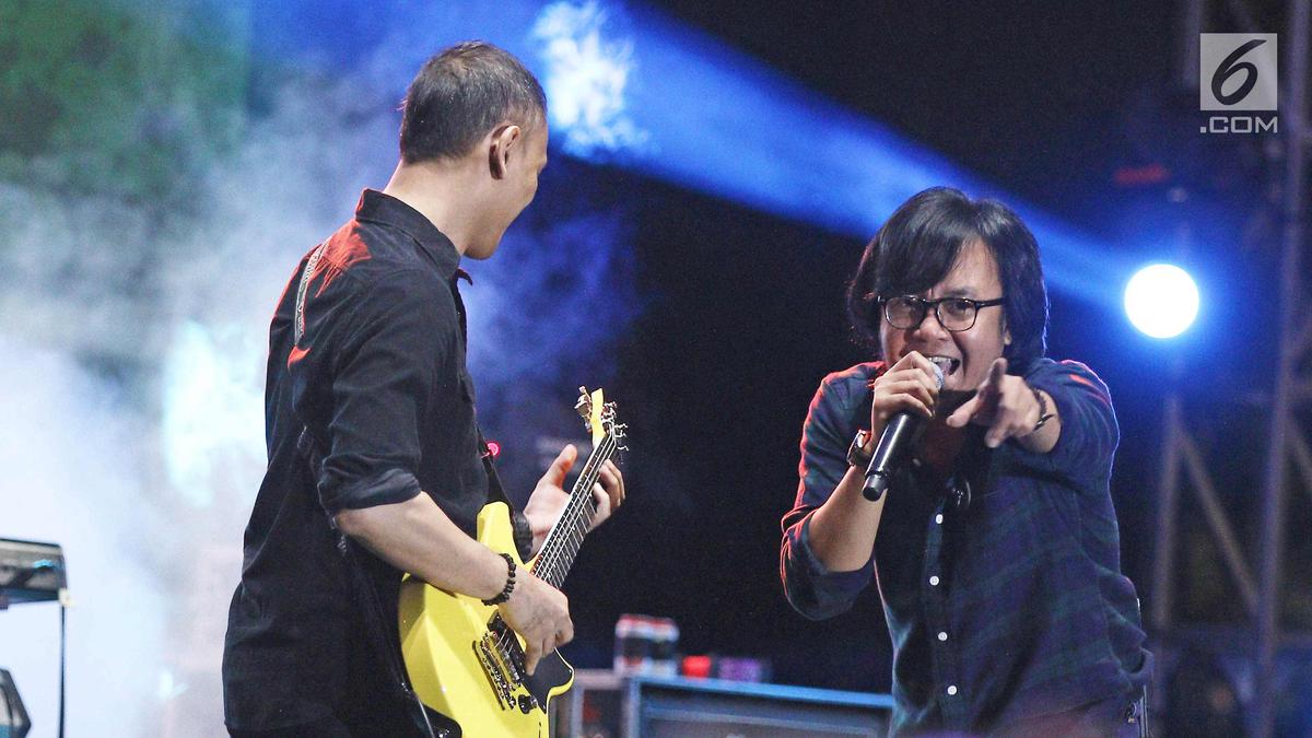 PHOTO: Aksi Para Band 90an Gebrak Panggung The 90's Festival 2017 ...