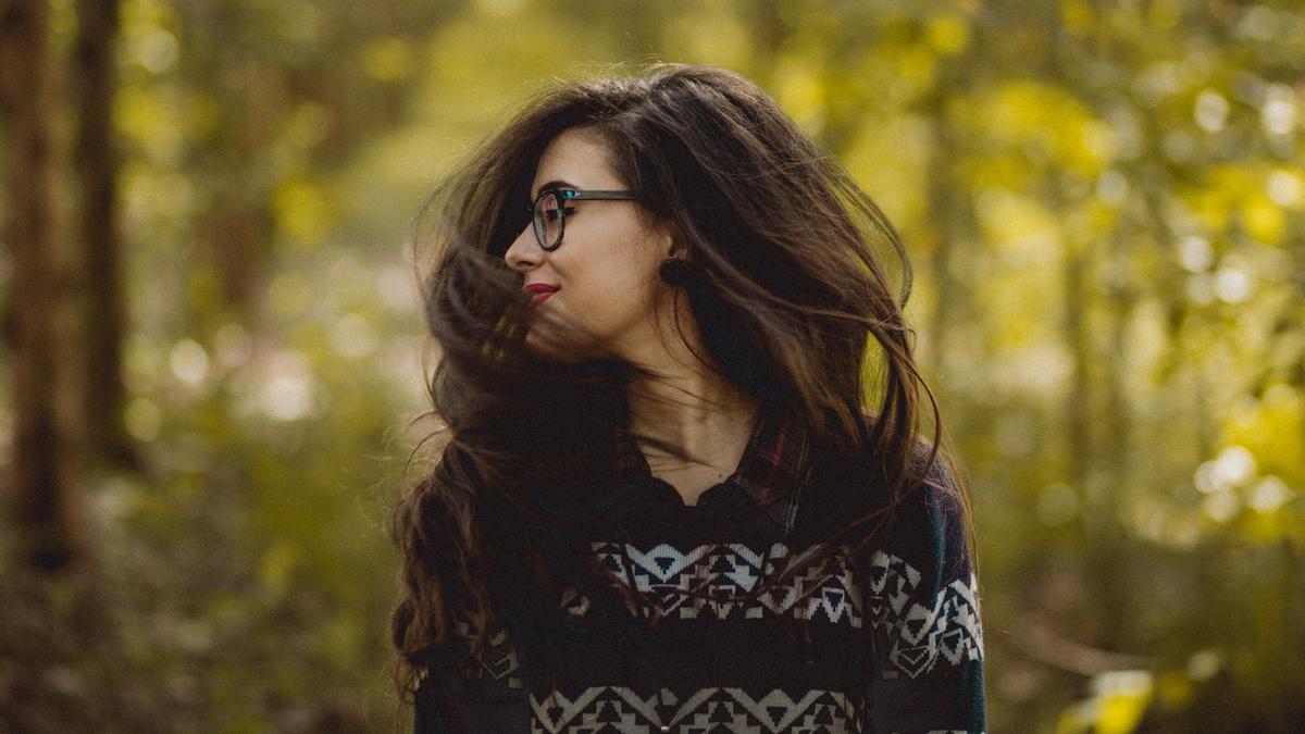 Faktor yang Membuat Rambut Tipis dan Solusi Mengatasinya - On Off ...