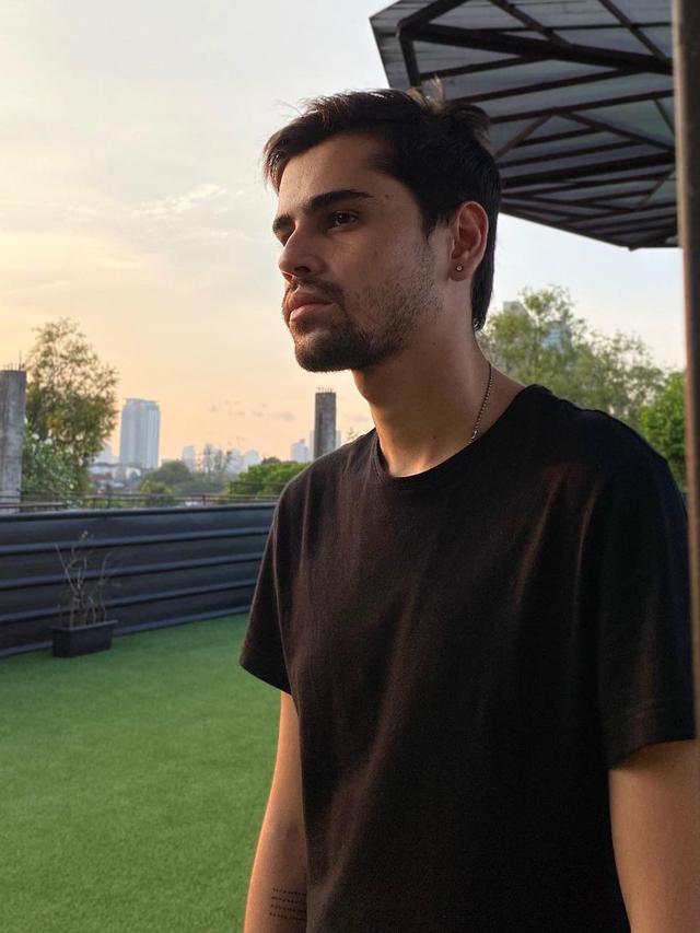 Ingat Penyanyi Parodi 'Justin Bibir'? Ini 6 Potret Terbaru Jonathan Dakota