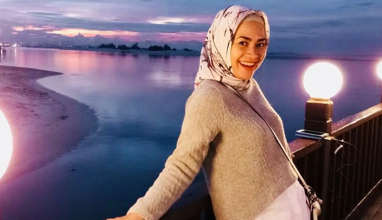 Lama Tak Muncul, Ikke Nurjanah Kini Tampil Berhijab - Photo Fimela.com