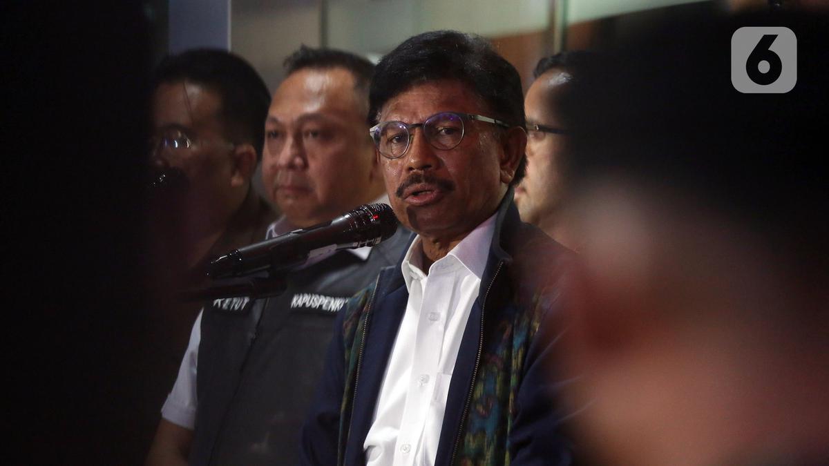 Johnny Gerard Plate, Puncak Karier Politik hingga Tersandung Kasus Korupsi