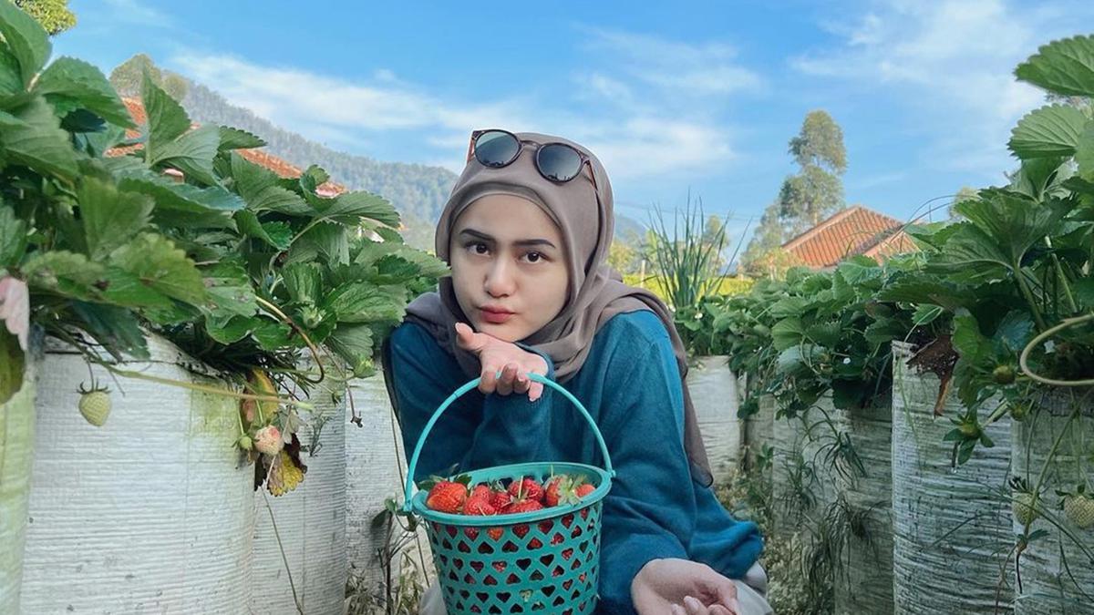 FOTO: OOTD Alifhia Fitri saat Main di Alam Bebas, Selebgram Hits Bogor ...