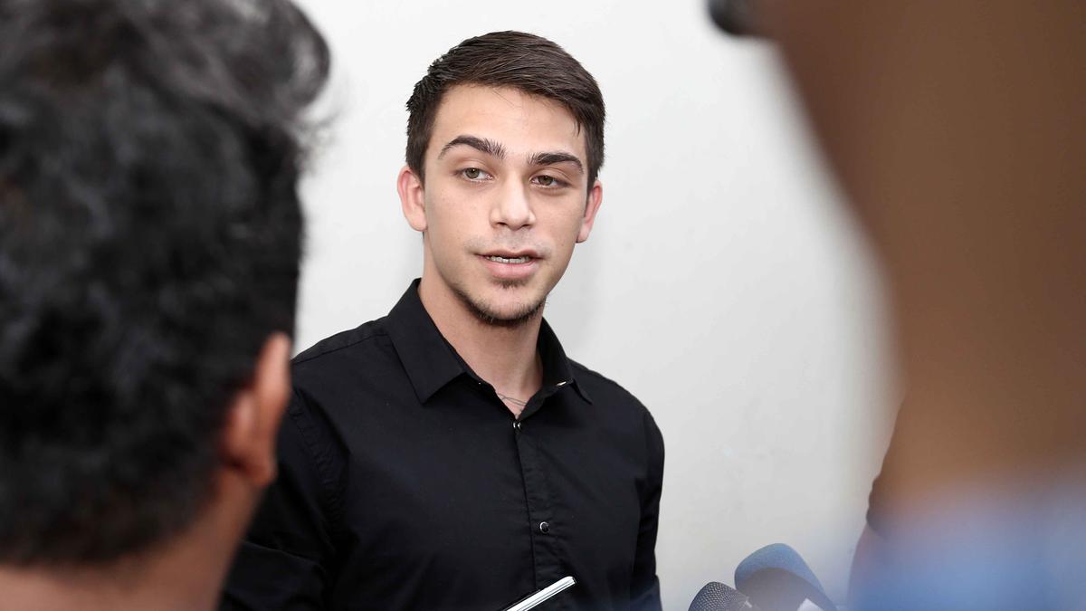 Ditanya Narkoba, Ini Reaksi Sean Azad - Photo Fimela.com