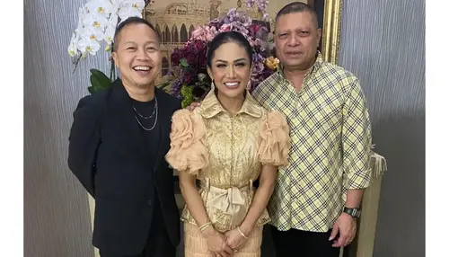 7 Potret Twister Angel Vokalis Sukatani Band, Identik Manggung Pakai ...