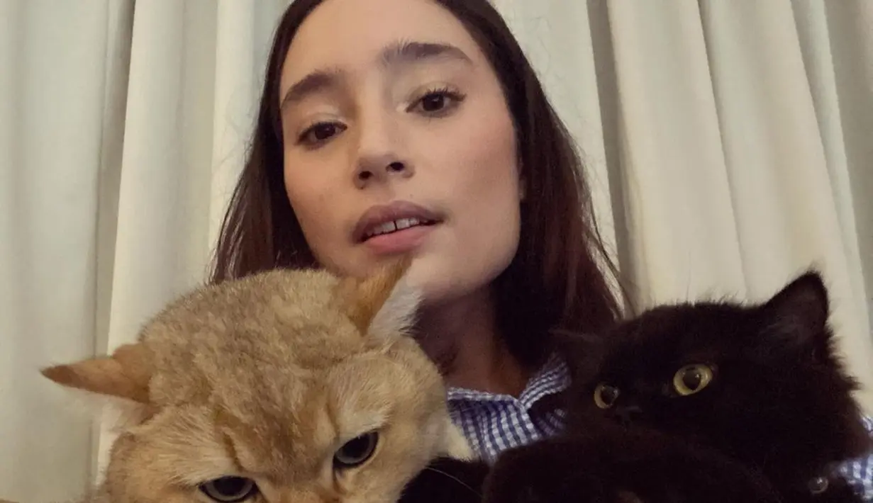 Potret Tatjana Saphira Gemas Saat Main Sama Kucing Peliharaan, Curi Perhatian - Foto Liputan6.com