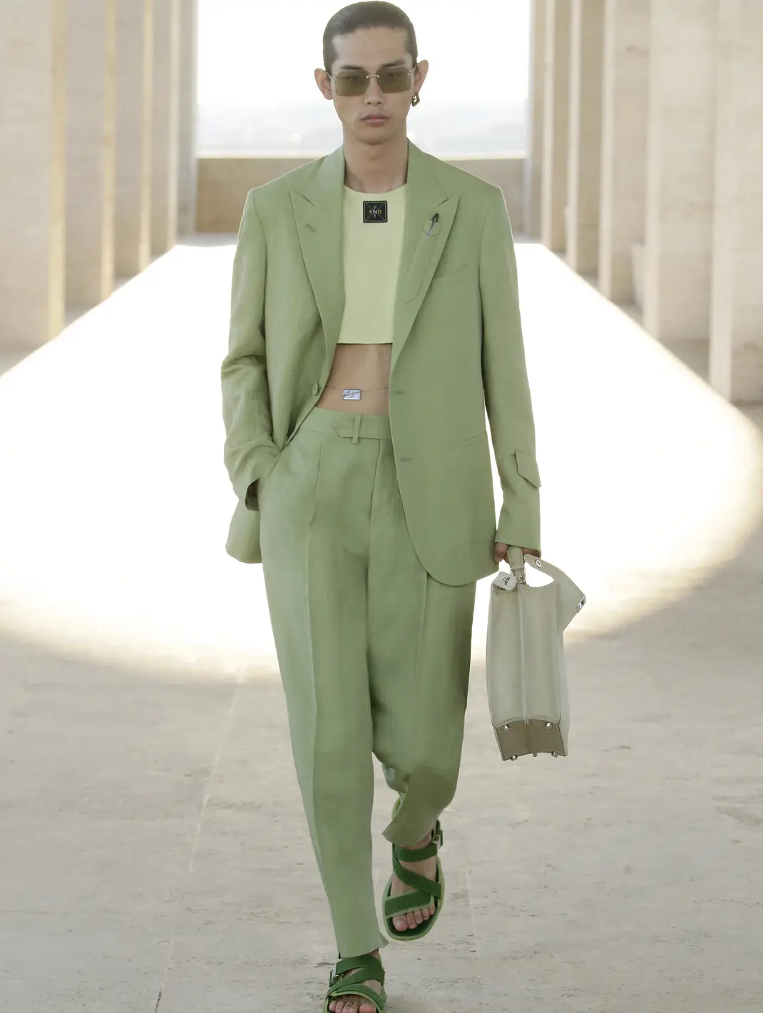 Koleksi Cropped Top Pria yang jadi Kontroversi dari FENDI - Photo ...