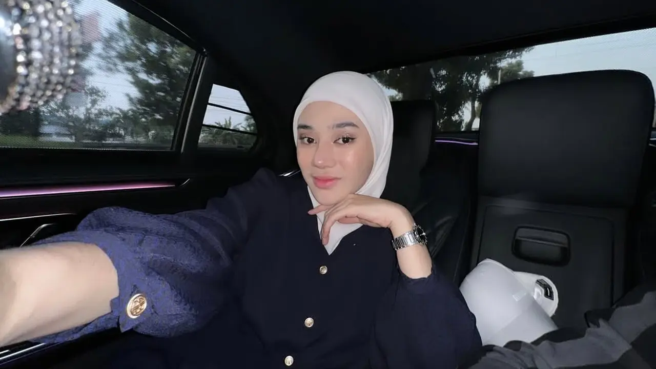 Intip Gaya Clara Shinta, Sosok Menginspirasi dengan Pesona Hijab dan ...
