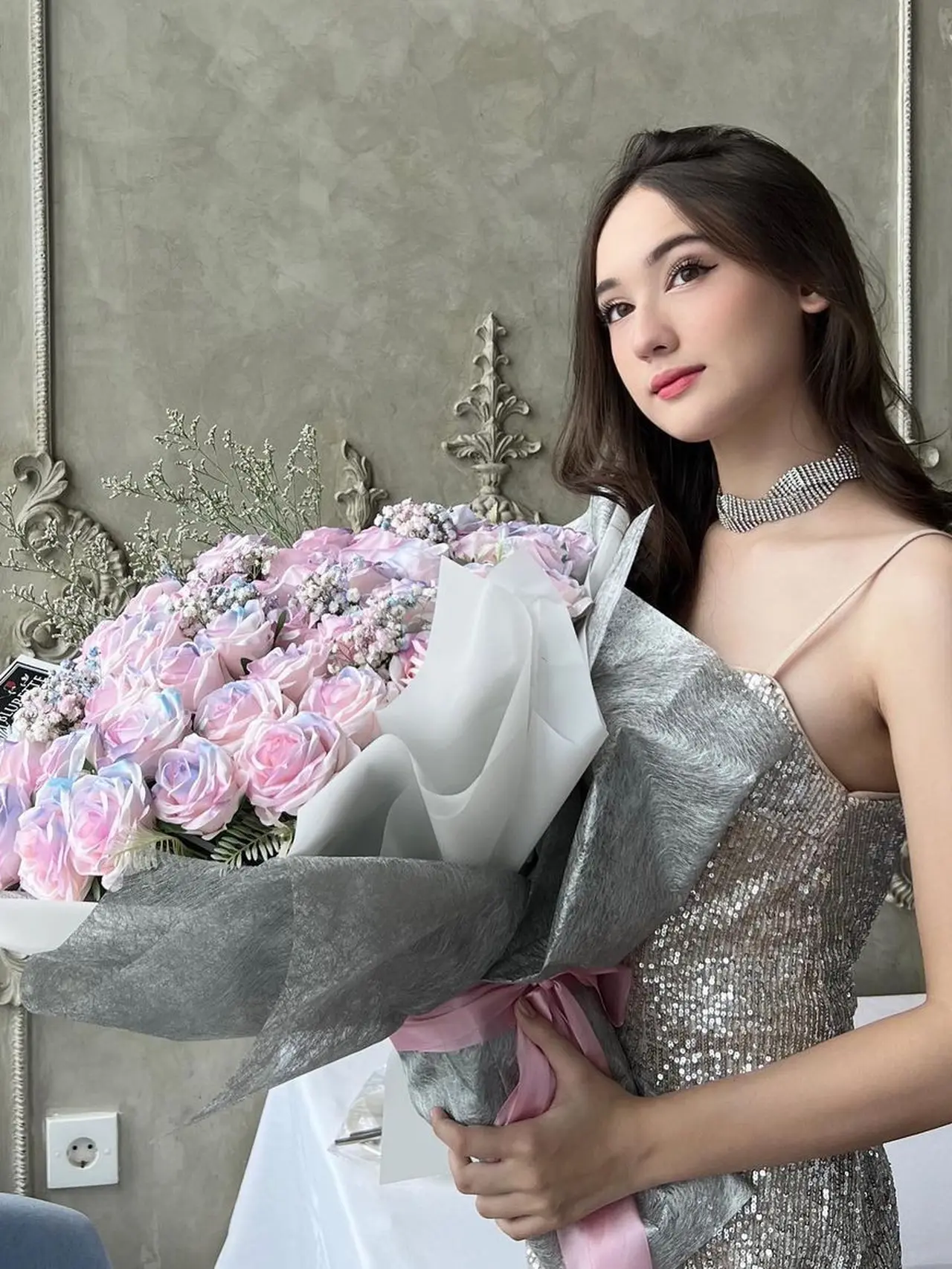 Genap Berusia 16 Tahun, Ini 7 Potret Laura Moane dengan Simpel Dress ...