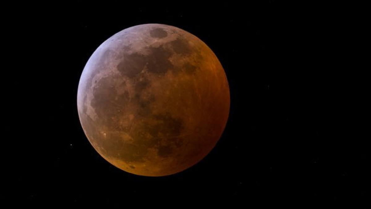 Kok Bisa Bumi Sekarang Punya Dua Bulan? Ini Penjelasannya
