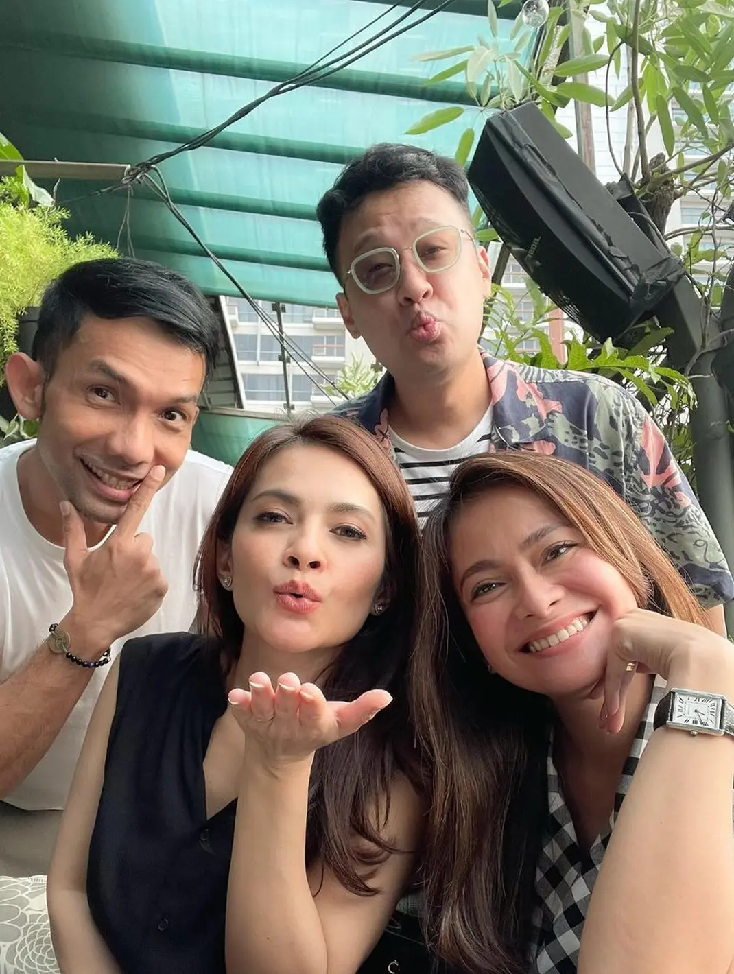 10 Potret Kompak Cut Tari dan Ersa Mayori, Kenal Sejak Usia 14 Tahun ...