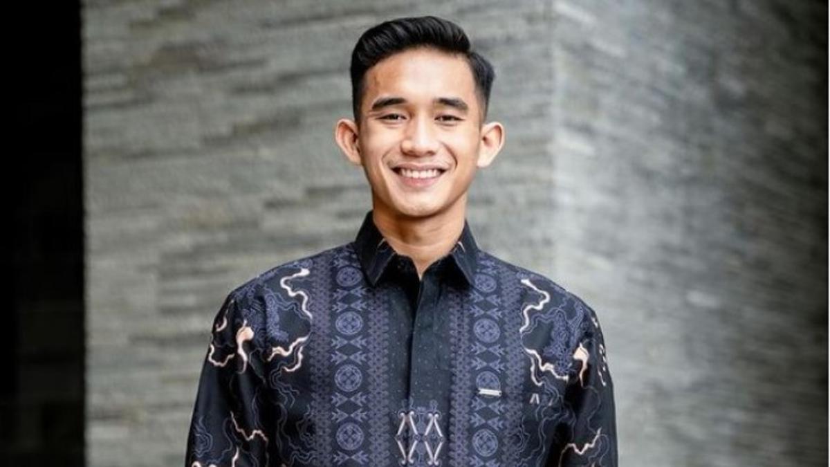 Rizky Ridho Unggah Foto Jadi Model Kemeja Batik, Ramai Komentar Lucu ...