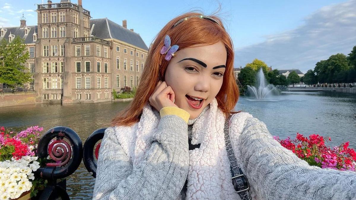 Sempat Jadi Nur Gemilang, Ini 6 Potret Liburan Rina Nose di Belanda - Entertainment Fimela.com