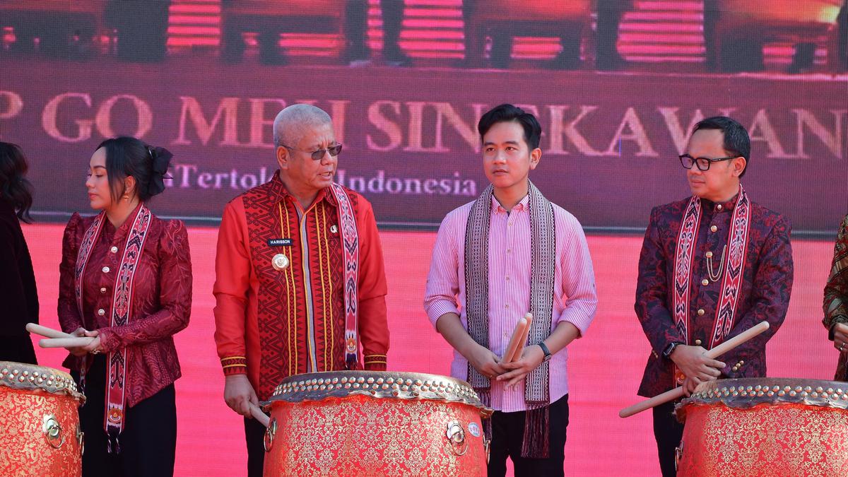 Gibran Hadiri Festival Cap Go Meh di Singkawang, Saksikan Pawai Tatung