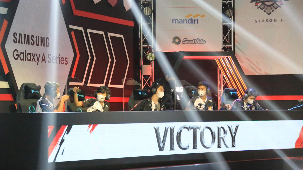 Arti Handwarmer di Panggung MPL Season 7 : Tak Sekadar Jadi Remasan ...
