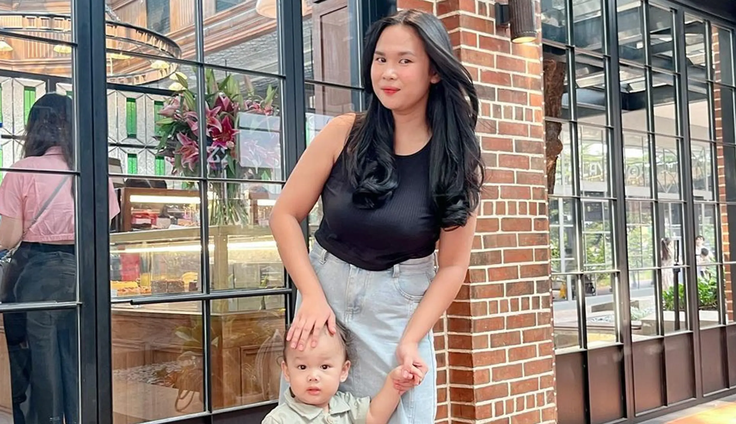 Potret Kenkulus Bersama Sang Ibu, Bayi Ajaib Disebut Reinkarnasi ...