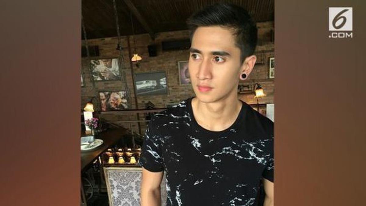 VIDEO: Heboh Verrel Bramasta Cium Anak Ruth Sahanaya - ShowBiz Liputan6.com