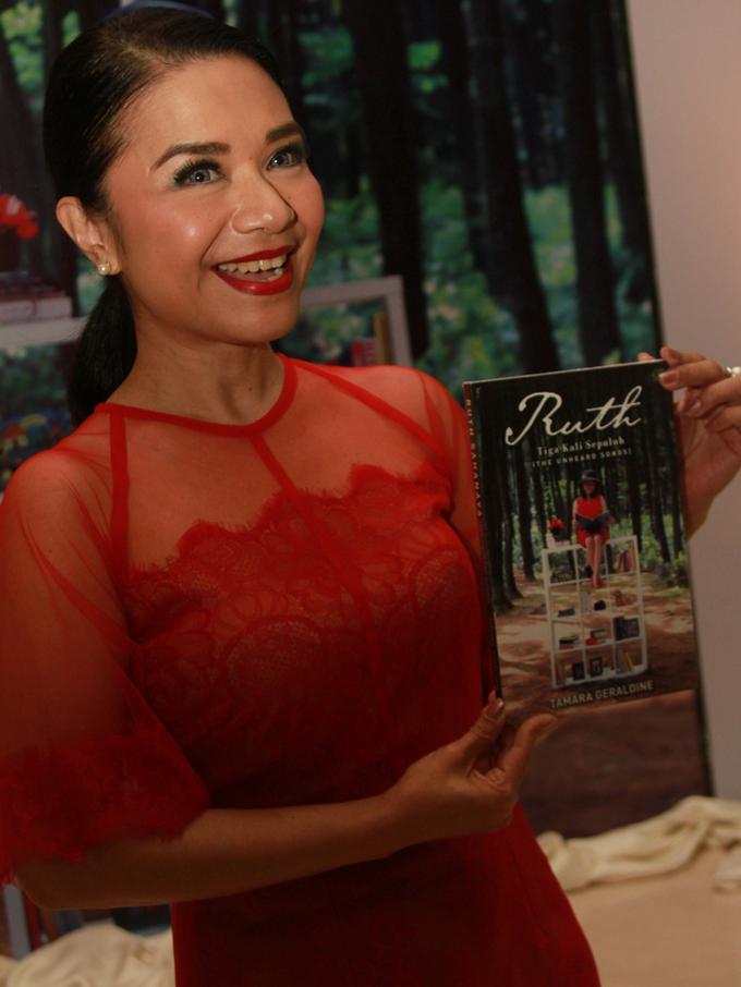 Anak Ikut Jejaknya, Ruth Sahanaya Senang - Entertainment Fimela.com
