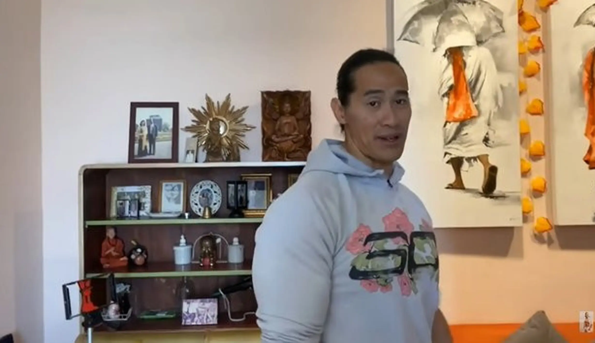 Ada Sauna di Kamar dan Tidak Ada AC, Ini 8 Potret Rumah Ade Rai yang Nyaman