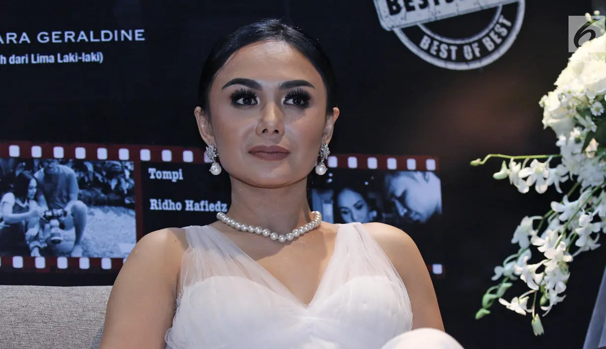 PHOTO: Awet Muda, Begini Pesona Yuni Shara Saat Peluncuran Buku - Foto Liputan6.com