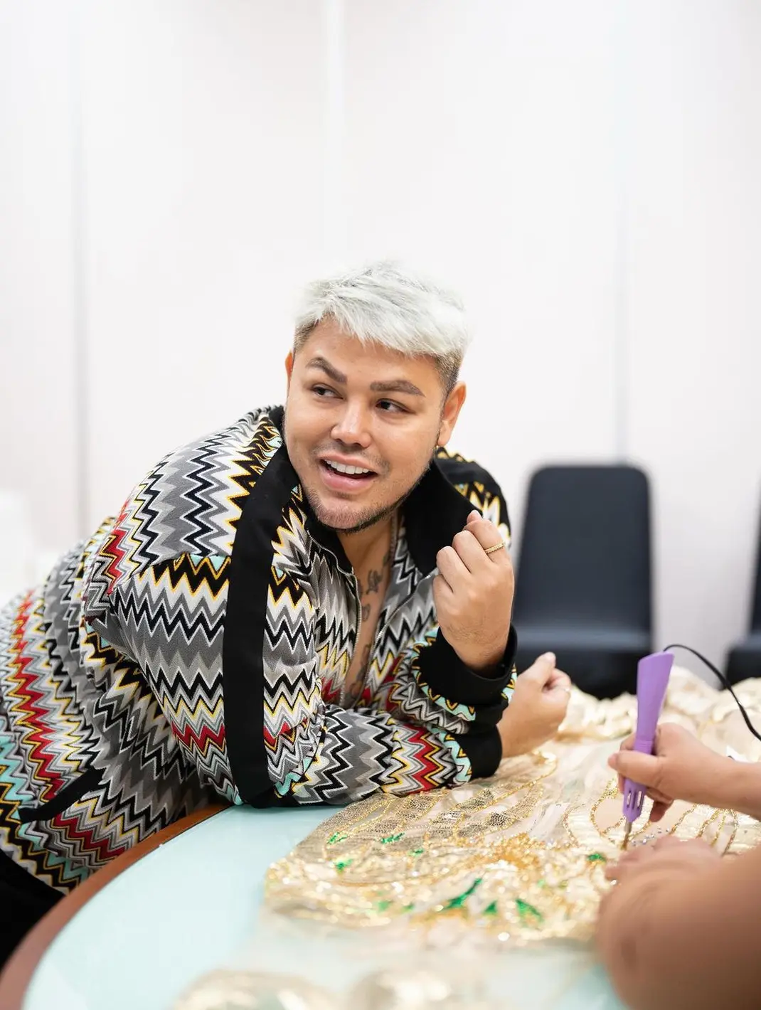 Perancang Busana Ternama, Ini Potret Ivan Gunawan saat Mendesain Gaun ...