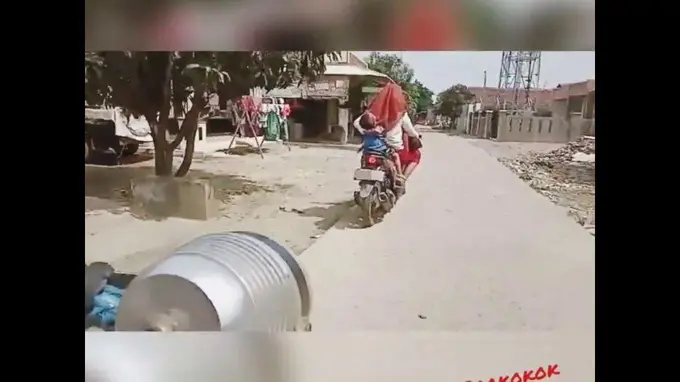10 Kelakuan Ngeselin Emak-emak saat Bonceng Anak Naik Motor, Asal ...