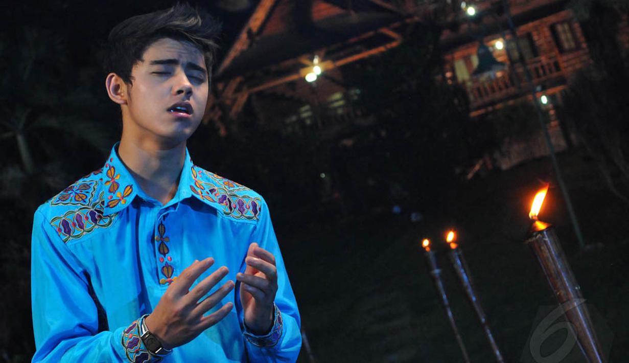 Gantengnya Aliando Syarief Berbalut Baju Muslim - Foto Liputan6.com