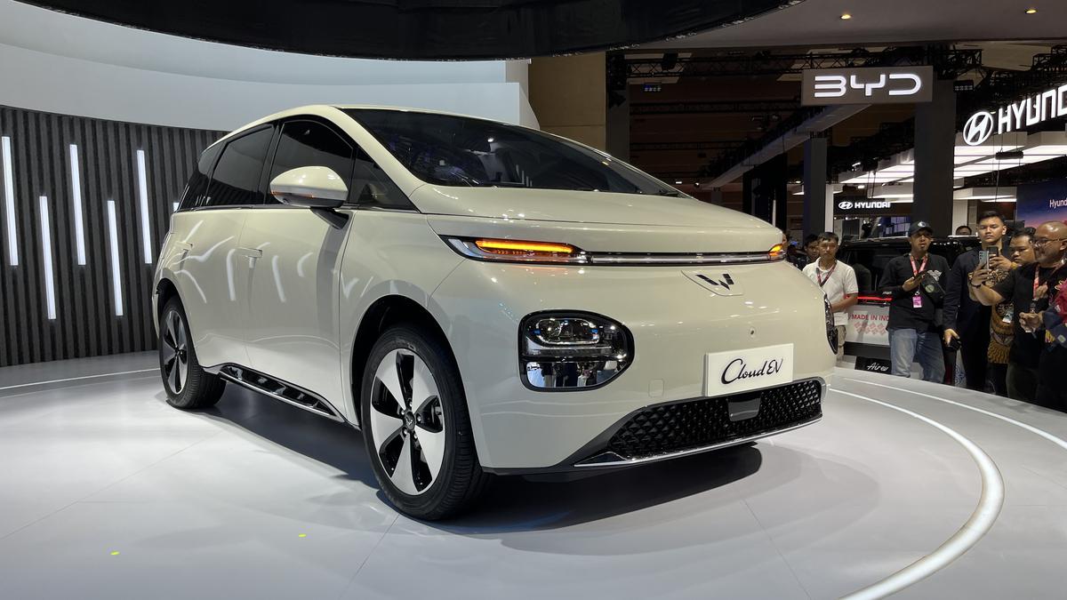 Perdana, Wuling Cloud EV Bisa Dicoba di PEVS 2024 - Otomotif Liputan6.com