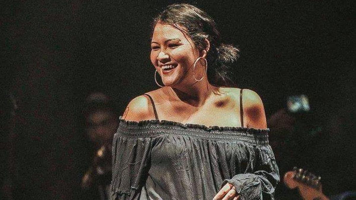 Hilangkan Rasa Sakit, Melanie Subono Tampil dengan Pose Menantang ...