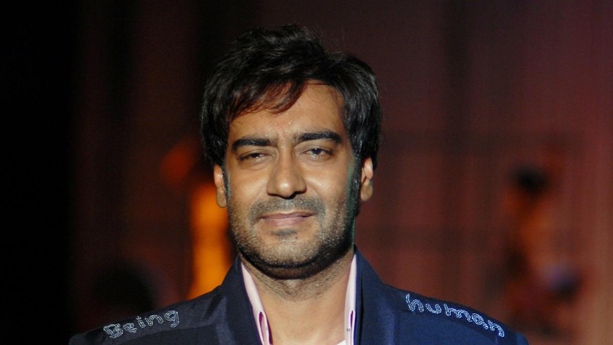 Tak Cuma Main Film, Ajay Devgan Siap Pamer Kemampuan Vokal ...