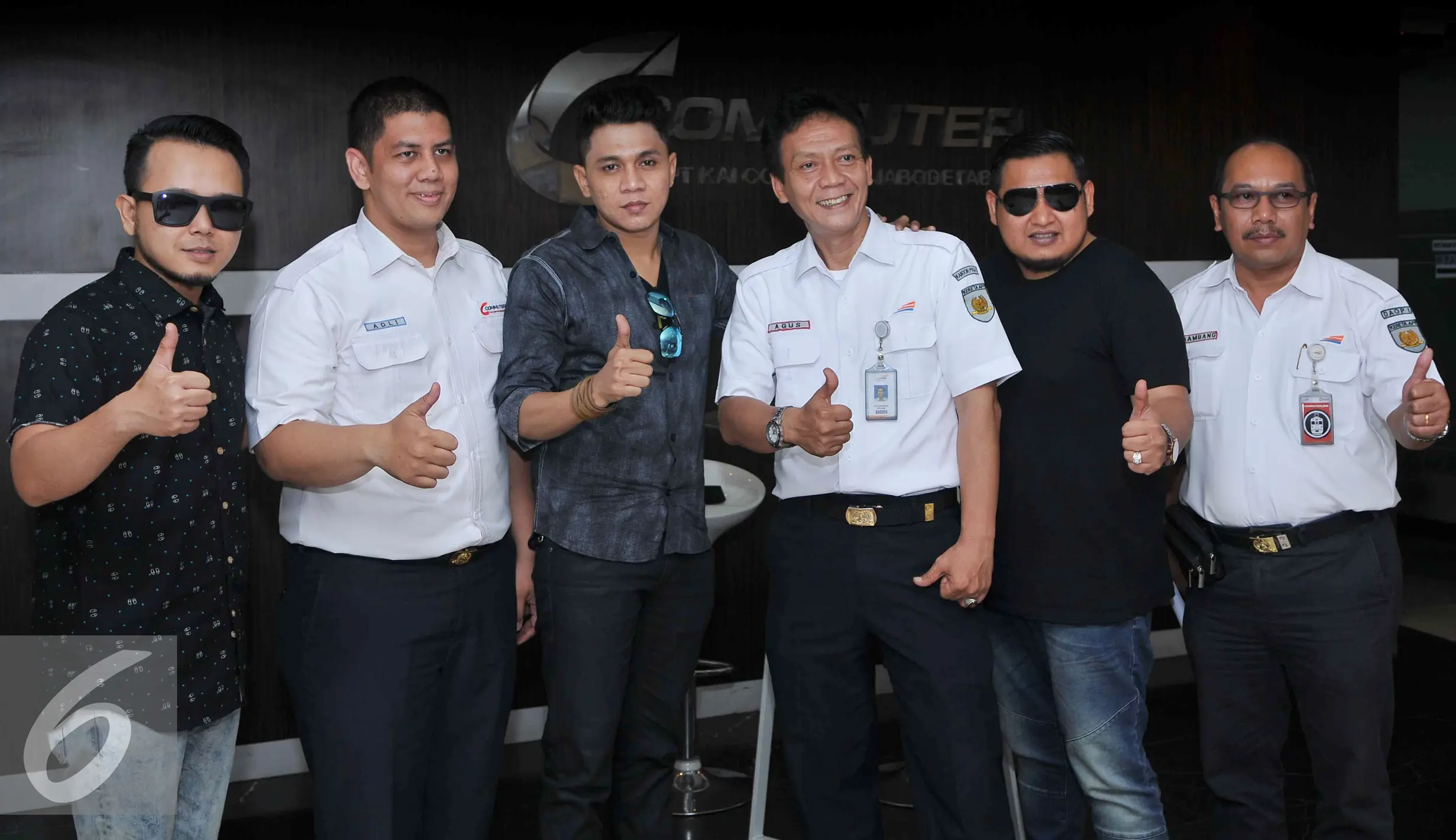 Jadi Duta Kereta Api Indonesia, ST12 Kenalkan Formasi Baru - Foto ...