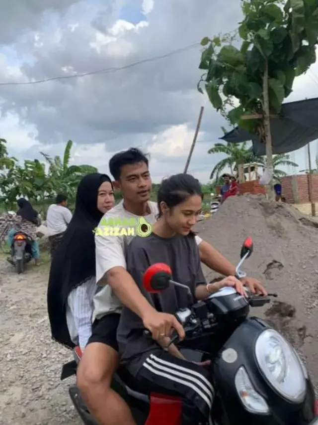 5 Potret Kebersamaan Ibu Azizah Salsha dengan Keluarga Arhan di Blora ...