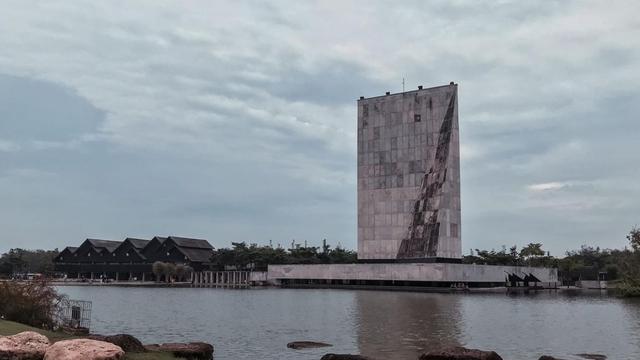 10 Masjid dengan Desain Unik yang Memukau di Indonesia, Megah dan ...