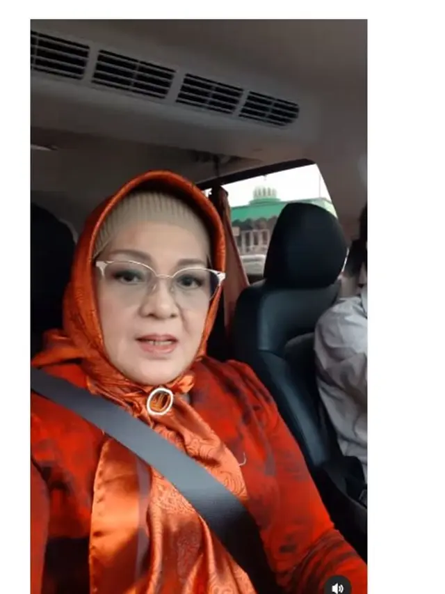 7 Potret Terbaru Leily Sagita Pemeran Mak Lampir, Disebut Awet Muda - Hot Liputan6.com