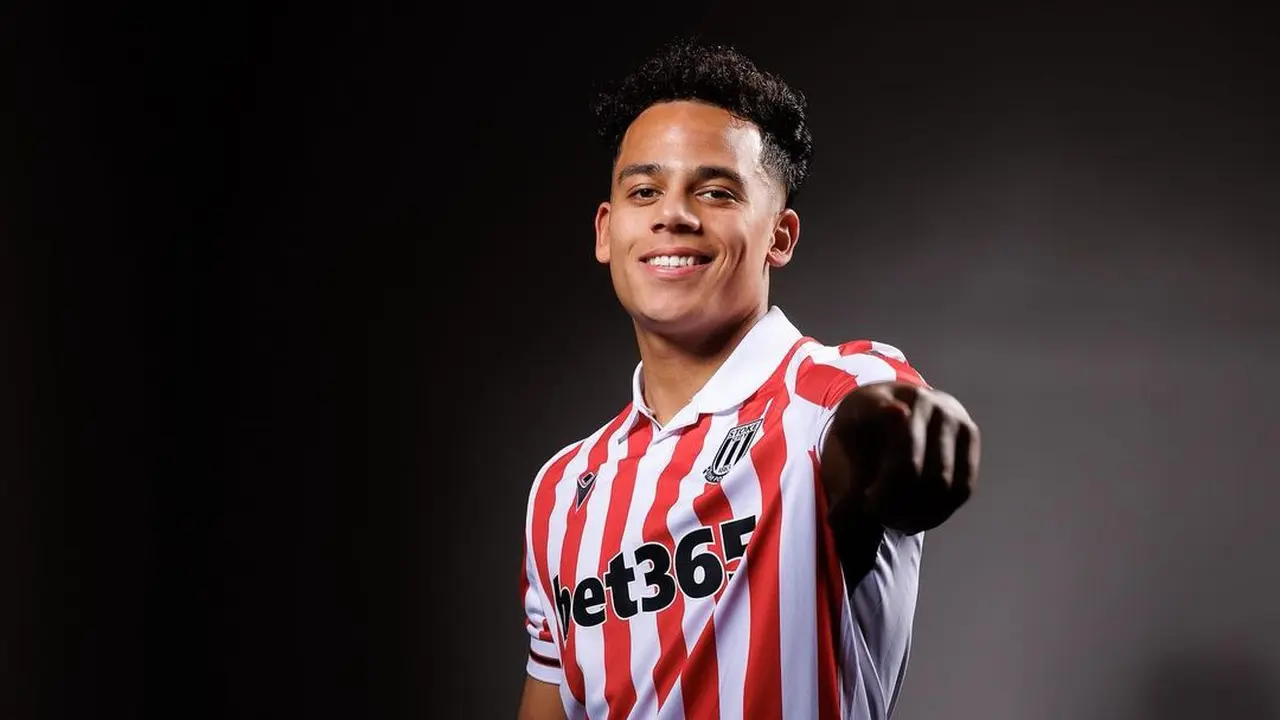 Mengenal Sosok Million Manhoef, Pemain yang Diisukan Bakal ...