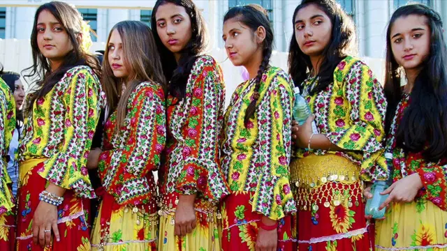 Bisa Meramal hingga Diburu Nazi, Ini 6 Fakta Menarik Kaum Gipsi ...