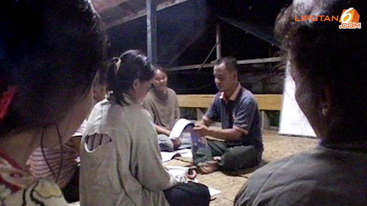 [VIDEO] Lorensius, Perintis Sekolah Malam Gratis di Entikong - News ...