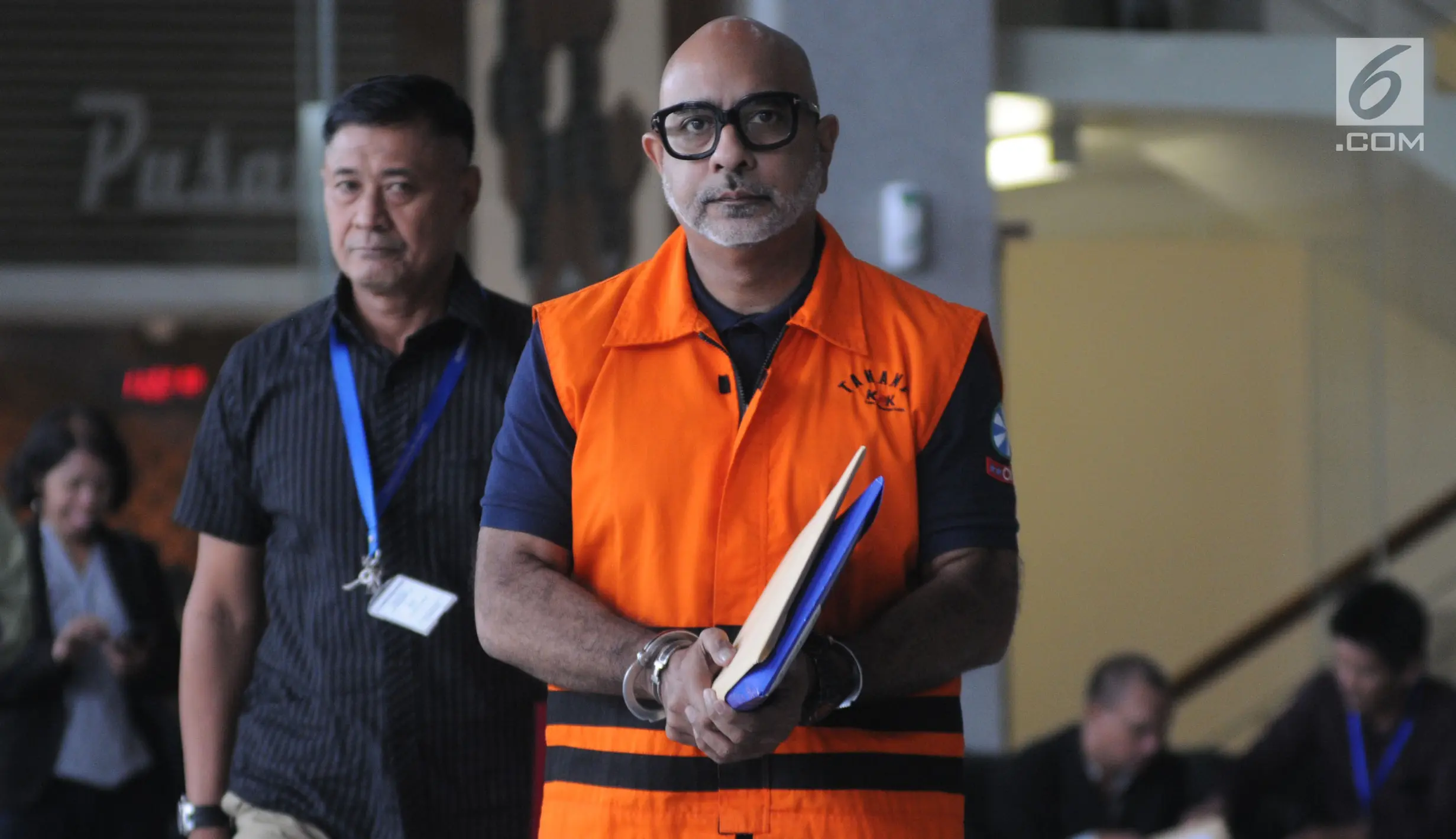 FOTO: Kasus Suap Krakatau Steel, Alexander Muskitta Kembali Diperiksa ...