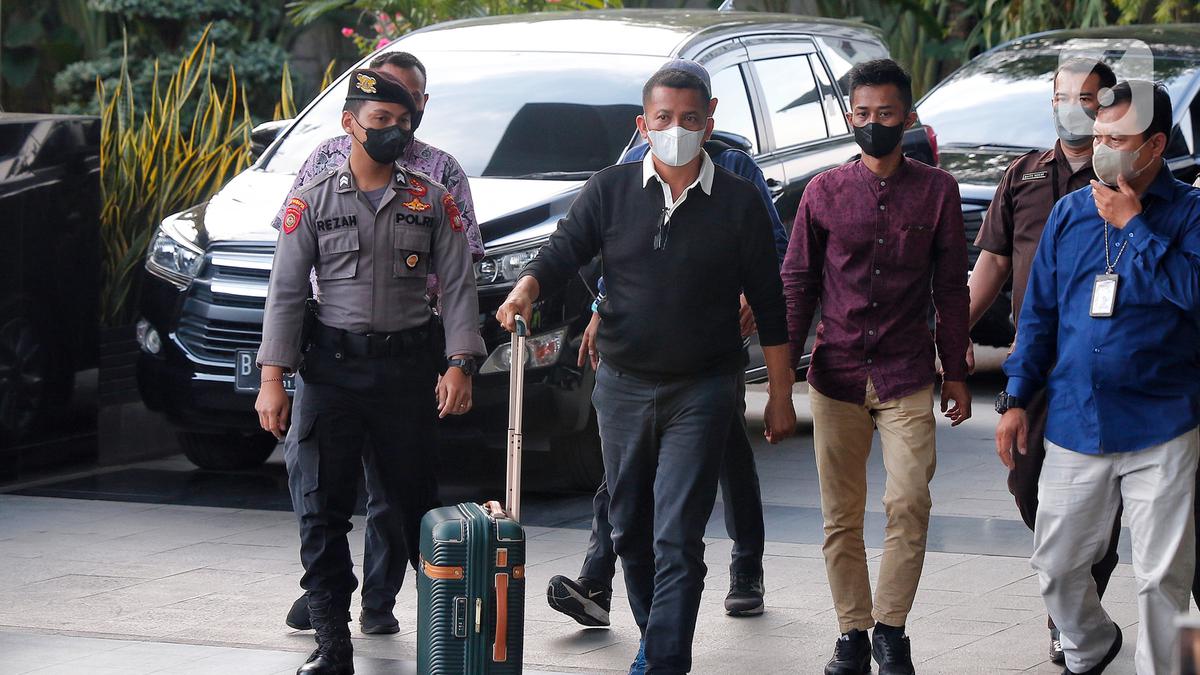 Bupati Meranti Muhammad Adil dan Anggota BPK Riau yang Terjaring OTT ...
