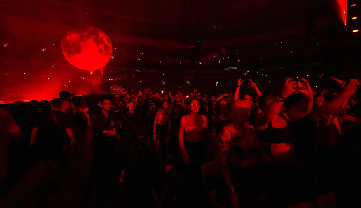 The Weeknd Tampil Mengejutkan dalam Tur Konser The After Hours til Dawn ...