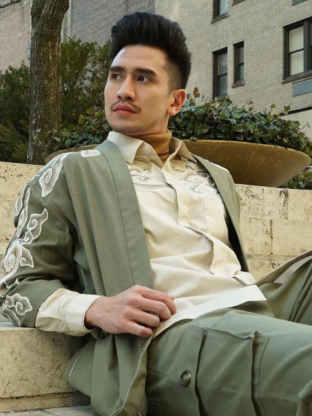 7 Potret Verrell Bramasta Tampil Makin Dewasa dengan Berkumis - Hot ...