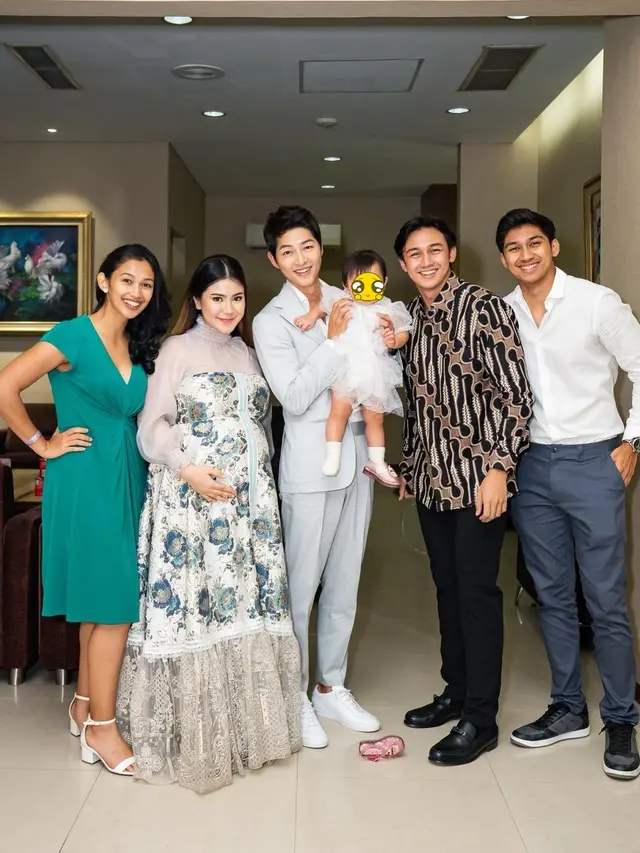 7 Momen Song Joong Ki di Jakarta, Batikan hingga Interaksi Bareng Seleb Indonesia - Hot Liputan6.com