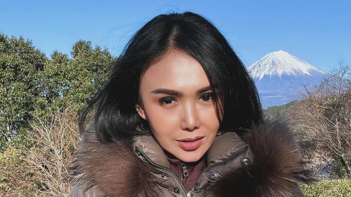 10 Gaya Yuni Shara Liburan di Jepang, Tampilannya Awet Muda Banget di Usia 51 Tahun - Photo ...