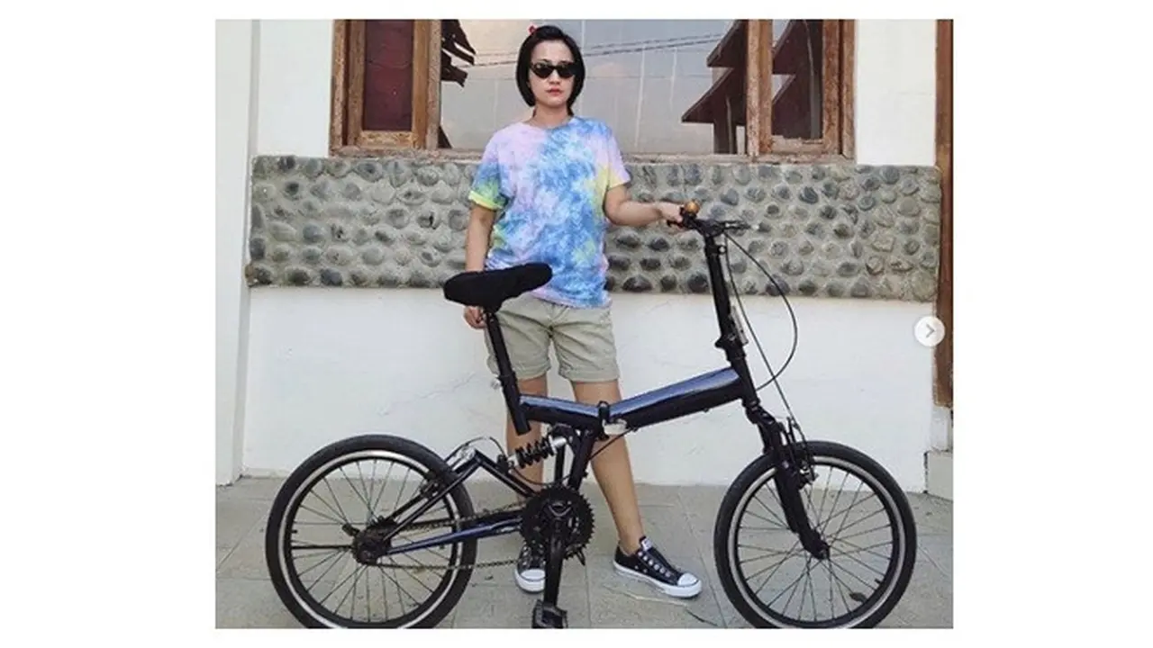 Sudah 7 Tahun Bubar, Ini 6 Potret Terbaru Vokalis Grup Tangga yang ...