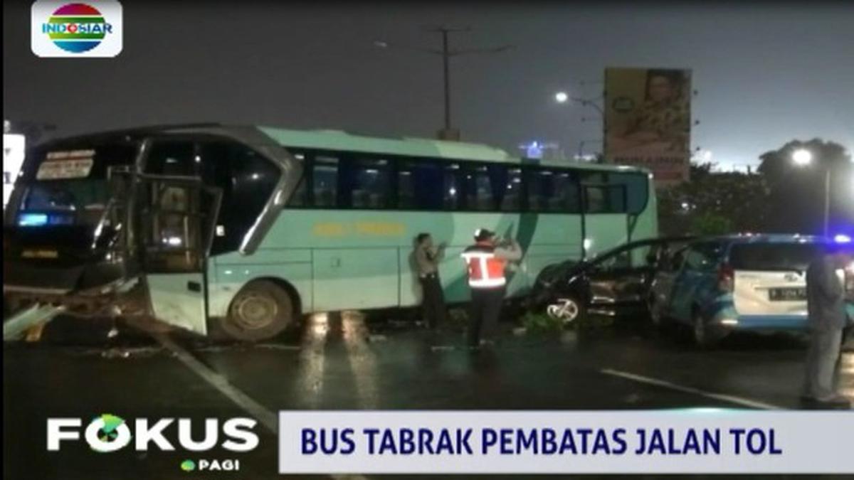Diduga Sopir Ngantuk, Bus Tabrak Pembatas Jalan Tol - News Liputan6.com