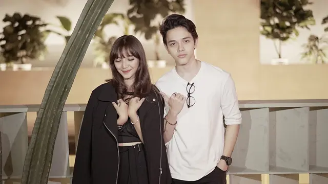 Sering Dikira Pacar, Ini 6 Momen Akrab Sheila Dara dan Adiknya - Hot ...